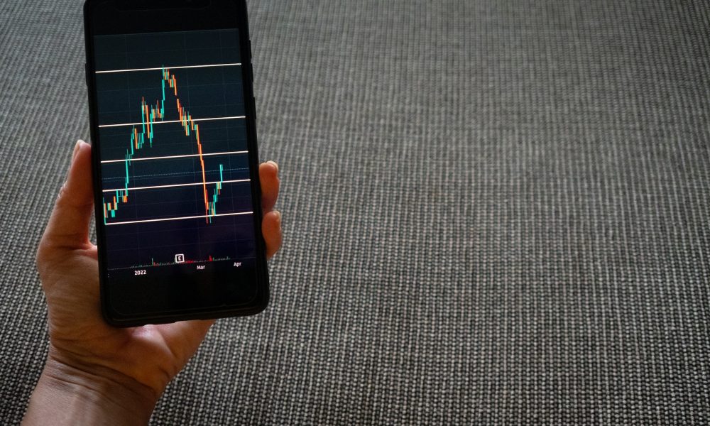 Your Guide To Choosing an Online Stockbroker - Trotons Tech Magazine ...